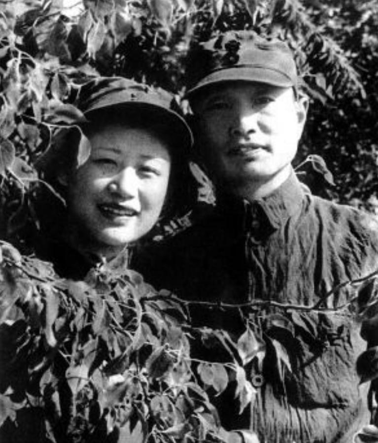 Li Youlan: The first marriage was married to the deputy commander, the ...