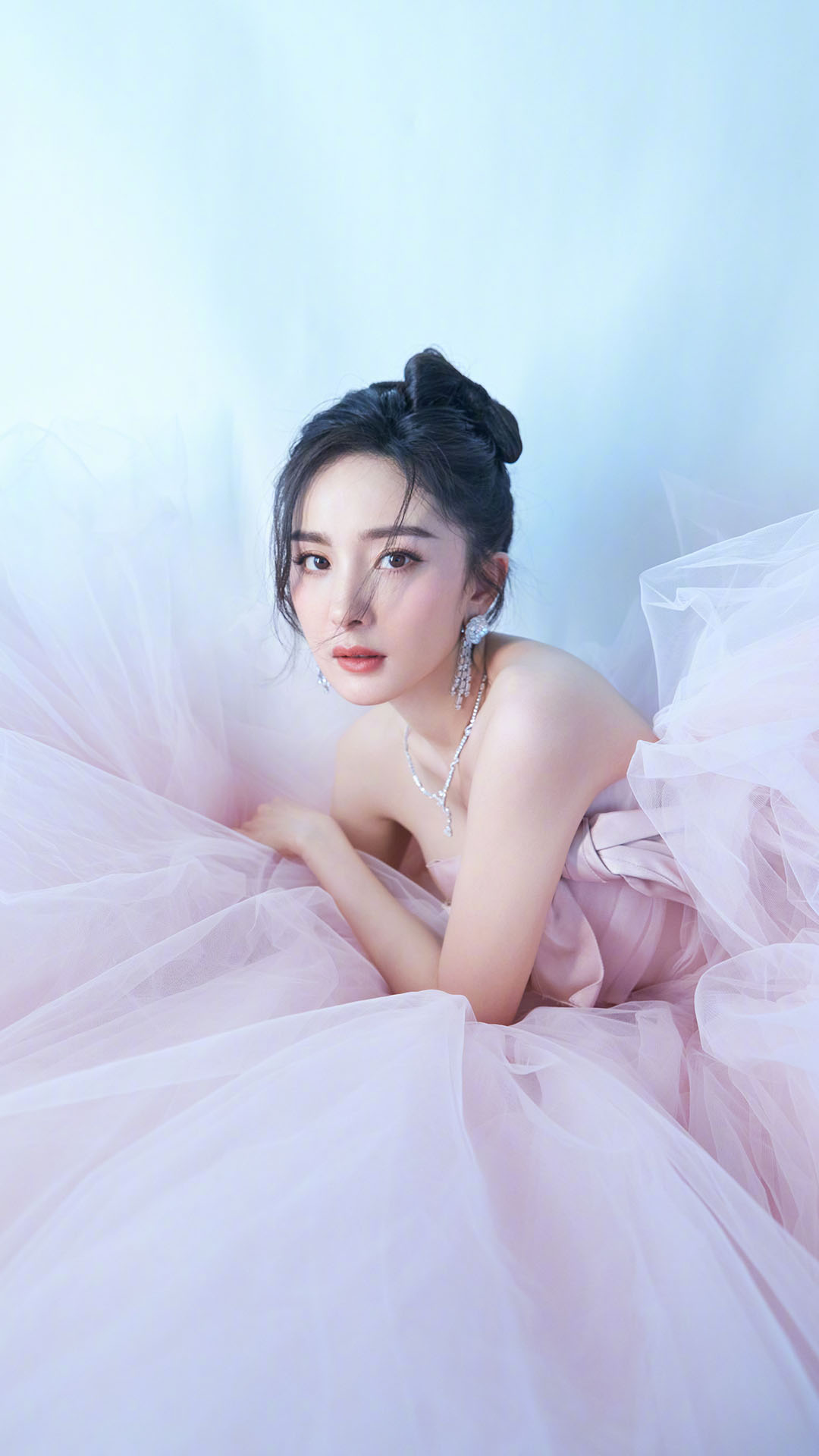Who do you think is more beautiful, Yang Mi or Yang Ying? - iNEWS