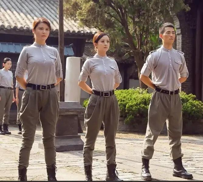 Zhao Liying wears military uniforms, some are heroic, some are cute and ...