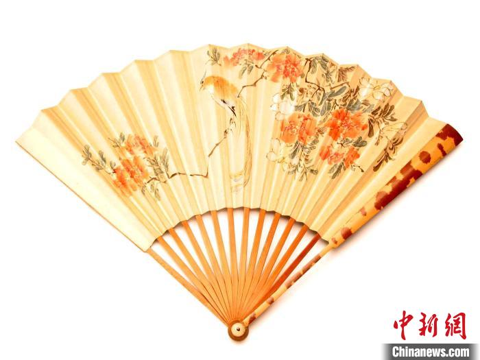 Nearly 80 ancient Chinese fans and finished fans are on display in the ...