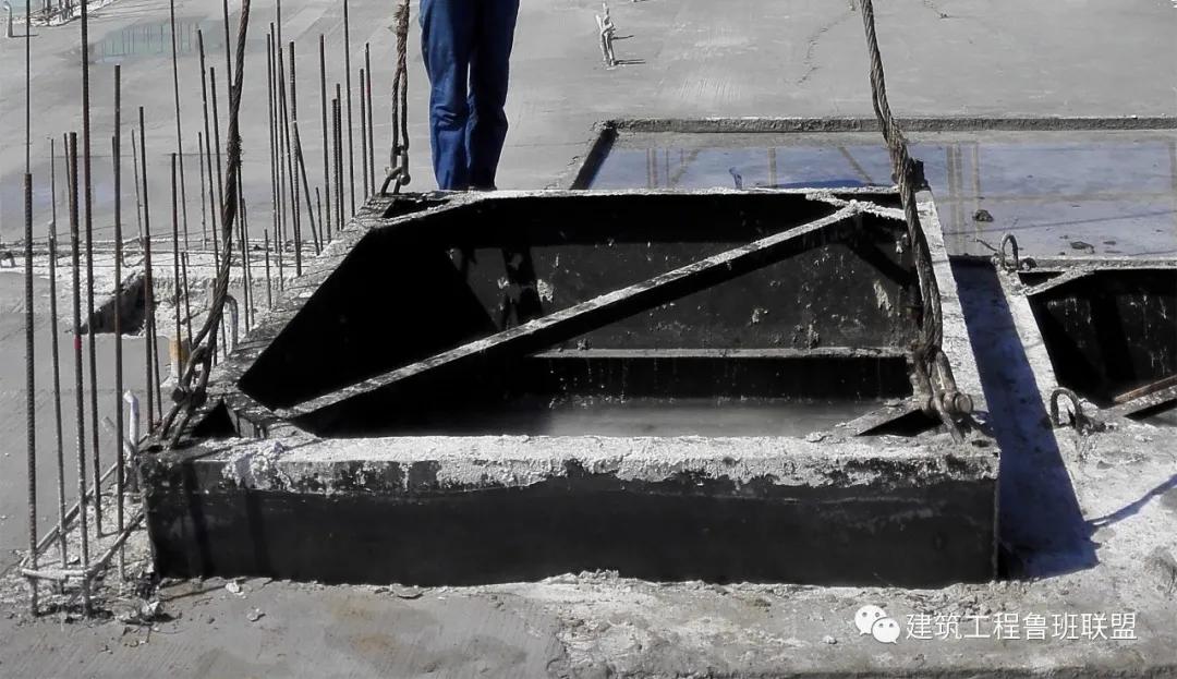 Self-made integral shaped steel formwork for toilet caisson ...