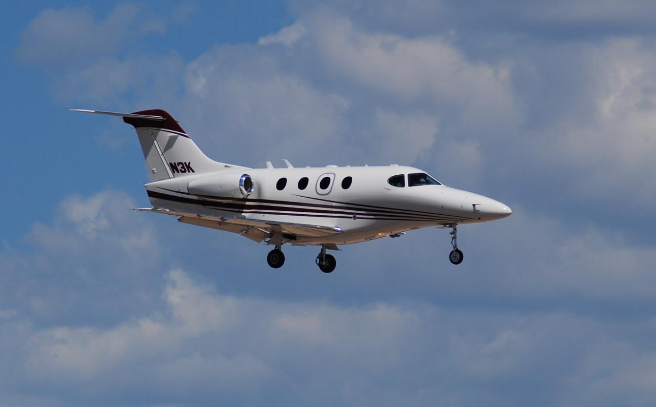 Both are small jets, Honda Jet or Hawker 200, who is better? - iNEWS