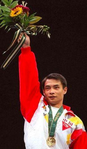 Recalling the classic: Li Xiaoshuang made a desperate jump, the referee ...