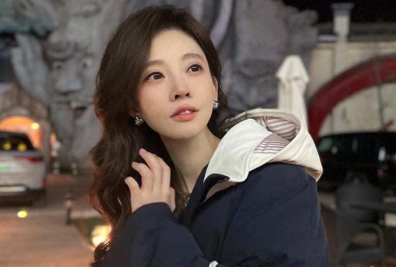 Feng Timo practiced dance in the practice room and interacted with fans ...