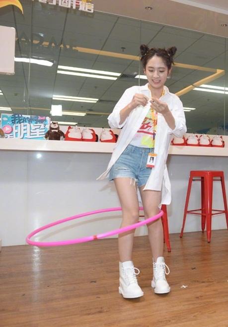 Xing Fei finally changed her hairstyle, and the cuteness of the double ...