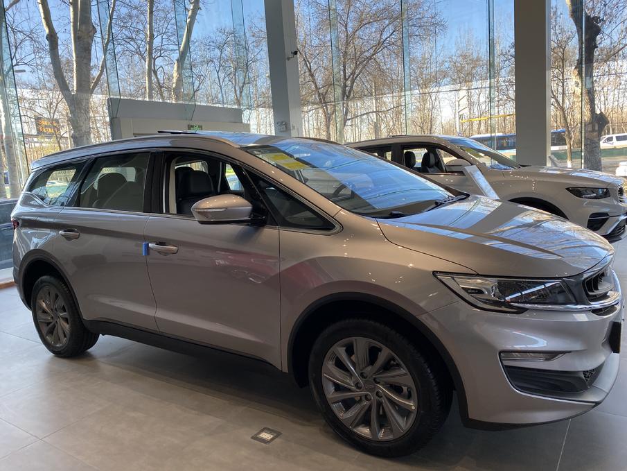 Family travel and it is very practical to experience the 6-seat layout ...