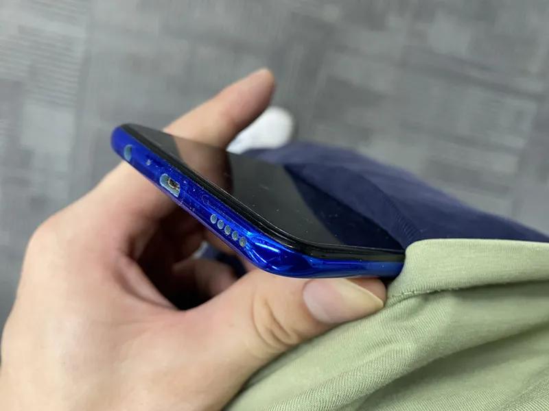 Why are the mobile phone charging ports at the bottom?The truth is here ...