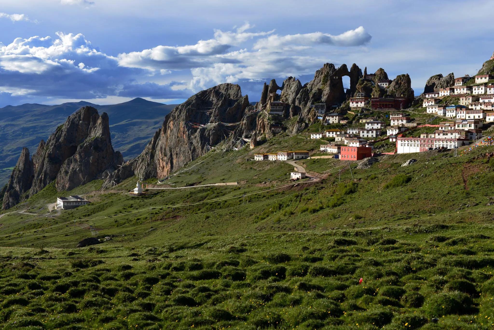 "Looking at Tibet with the Eyes of Traveling" Zizhu Temple - iNEWS