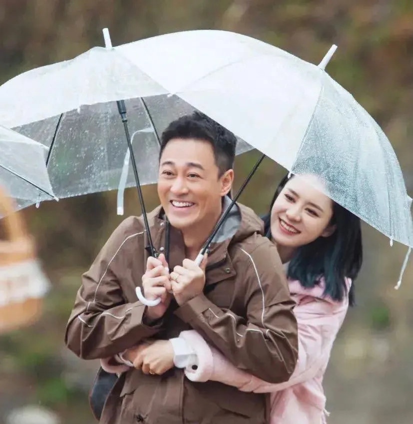 Lin Feng and Zhang Xinyue show affection and promise to hold the ...