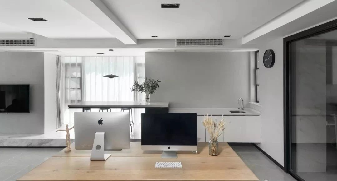 This 155-square-meter duplex residence has 5 large floor-to-ceiling ...