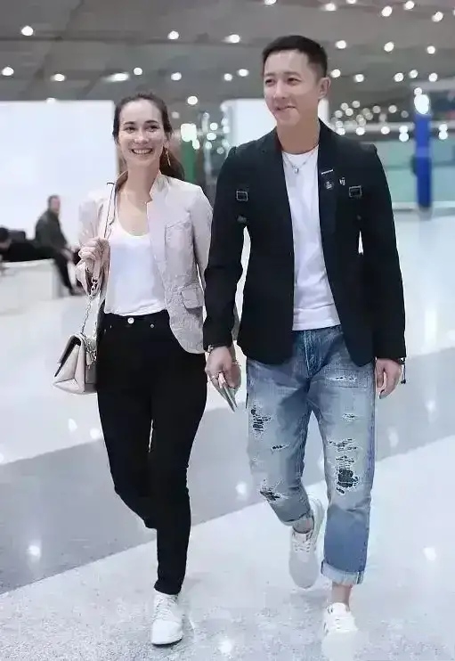 Han Geng and her wife - iNEWS