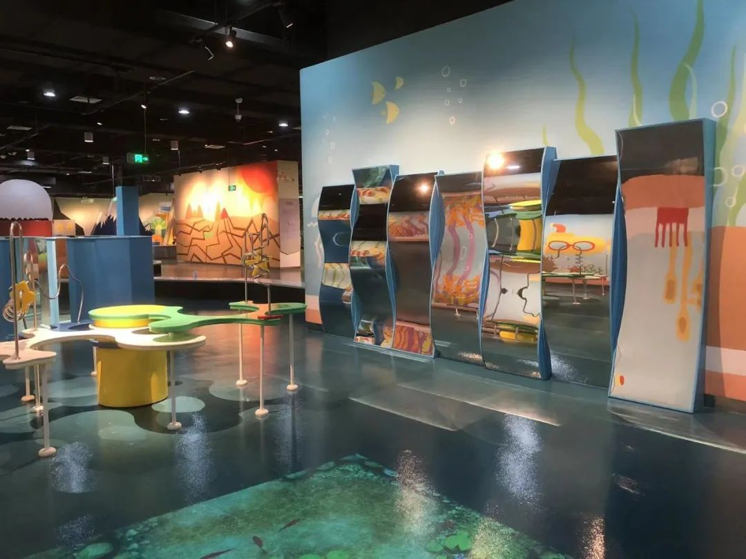 How does a haha mirror make people deform?How is bulletproof glass ...