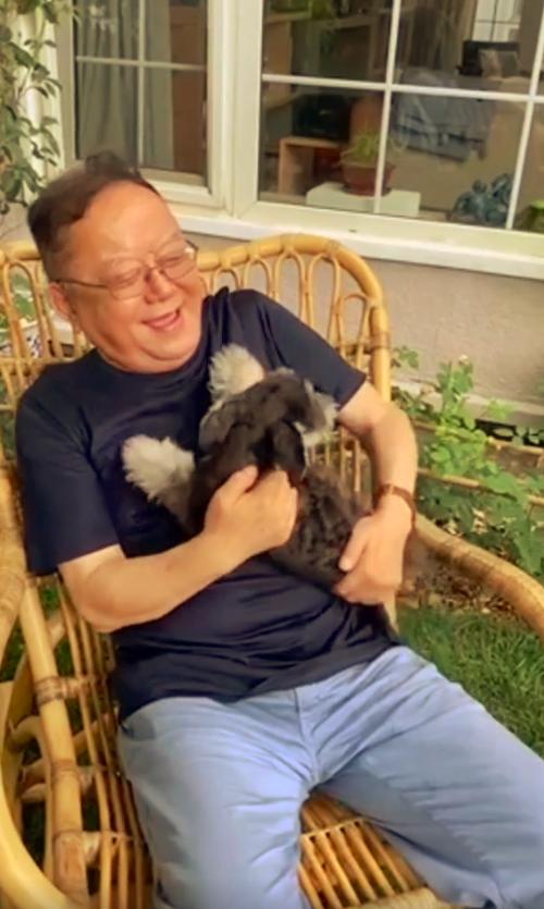 73-year-old Wang Gang shared the latest situation, stroking his famous ...