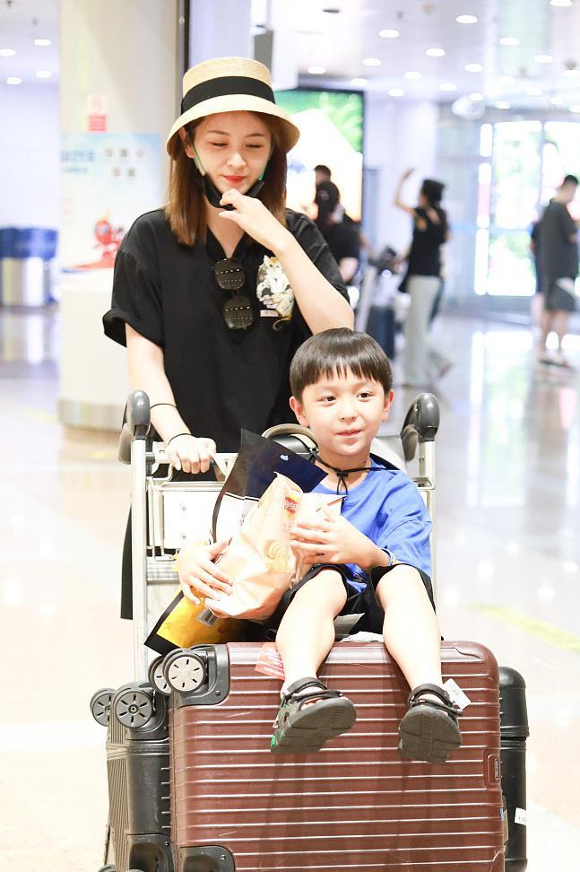 Deng Sha's 8-year-old son, Han, appeared, almost reaching his mother's ...