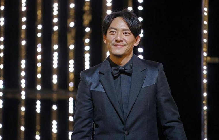 The actor Zhang Zhen played a cancer patient, vomiting and diarrhea ...