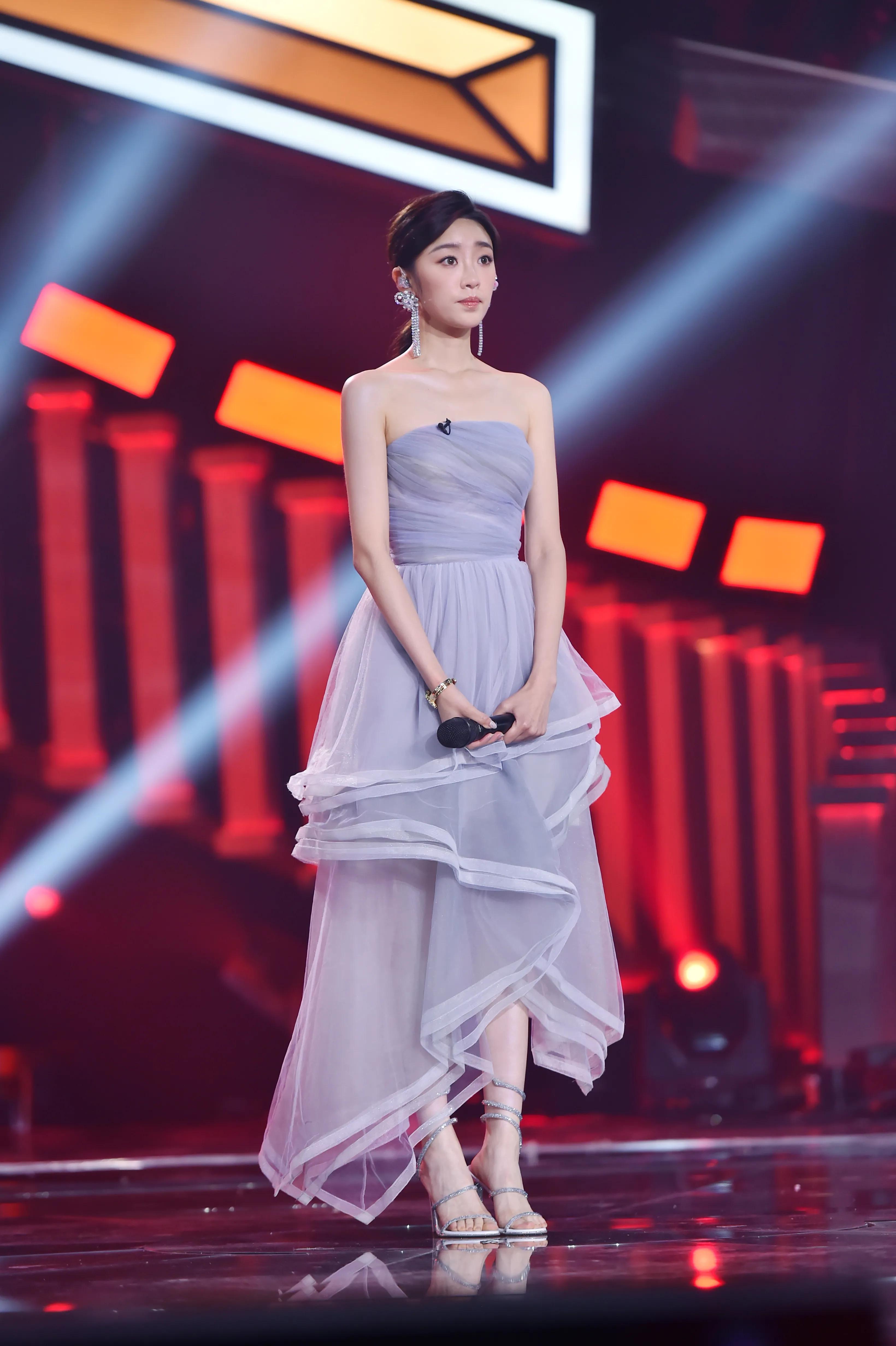 Temperament star Zhang Yue - iNEWS