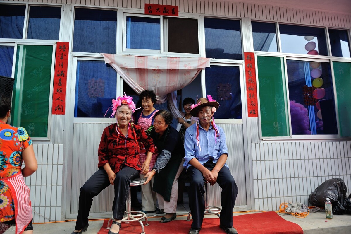 What does the rural proverb "ex-wife and later Han, two halves of leeks ...