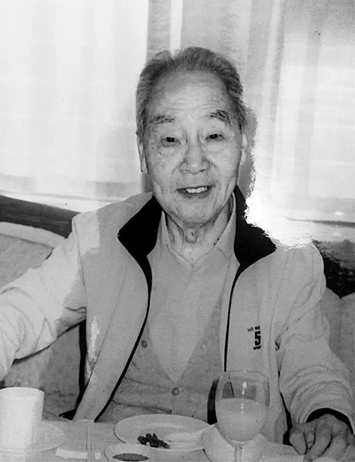 This honor is well deserved by Mr. Xu Yuanchong, a hundred-year-old ...