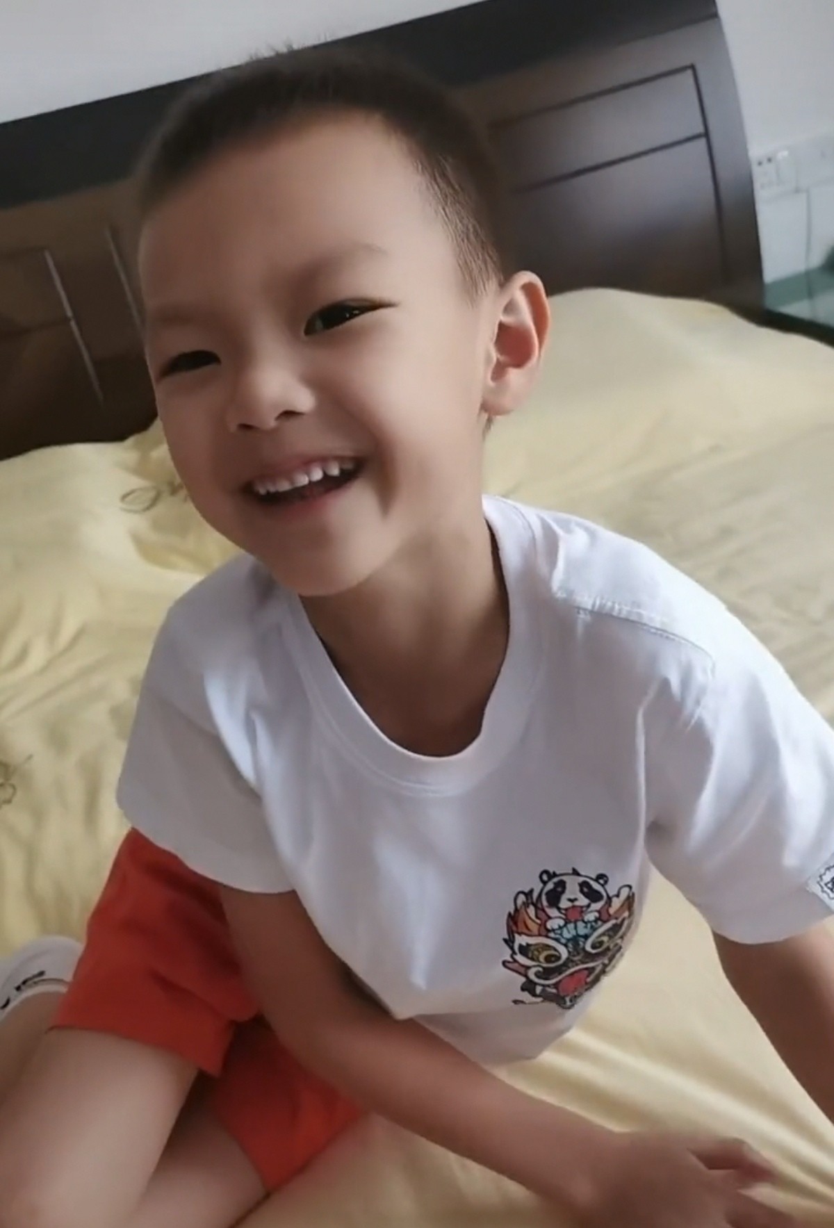 Lin Dan's 4-year-old son used a brand-name bag as a canvas to make Xie ...