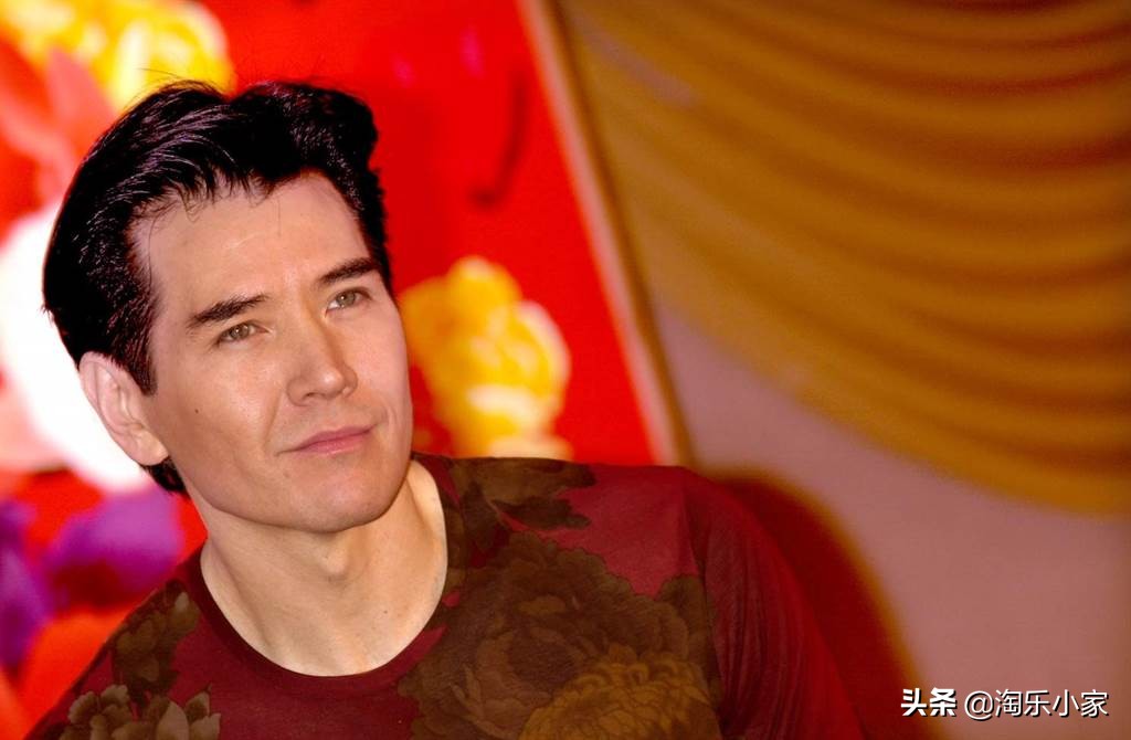 Fei Xiang is still handsome at the age of 60 with a full face and a ...