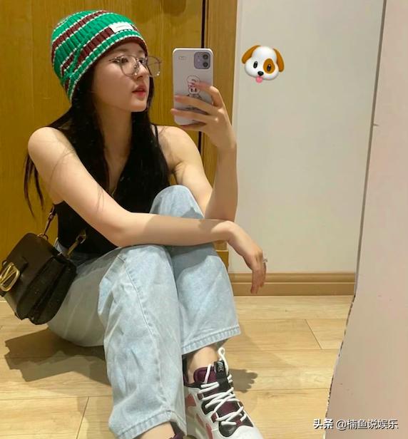 How many phone cases does Zhao Lusi have?Wearing private clothes is ...