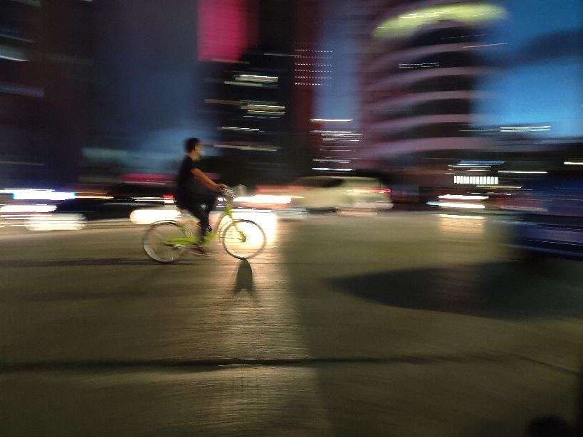 Mobile phone slow shutter speed panning for 1/8 second - iMedia