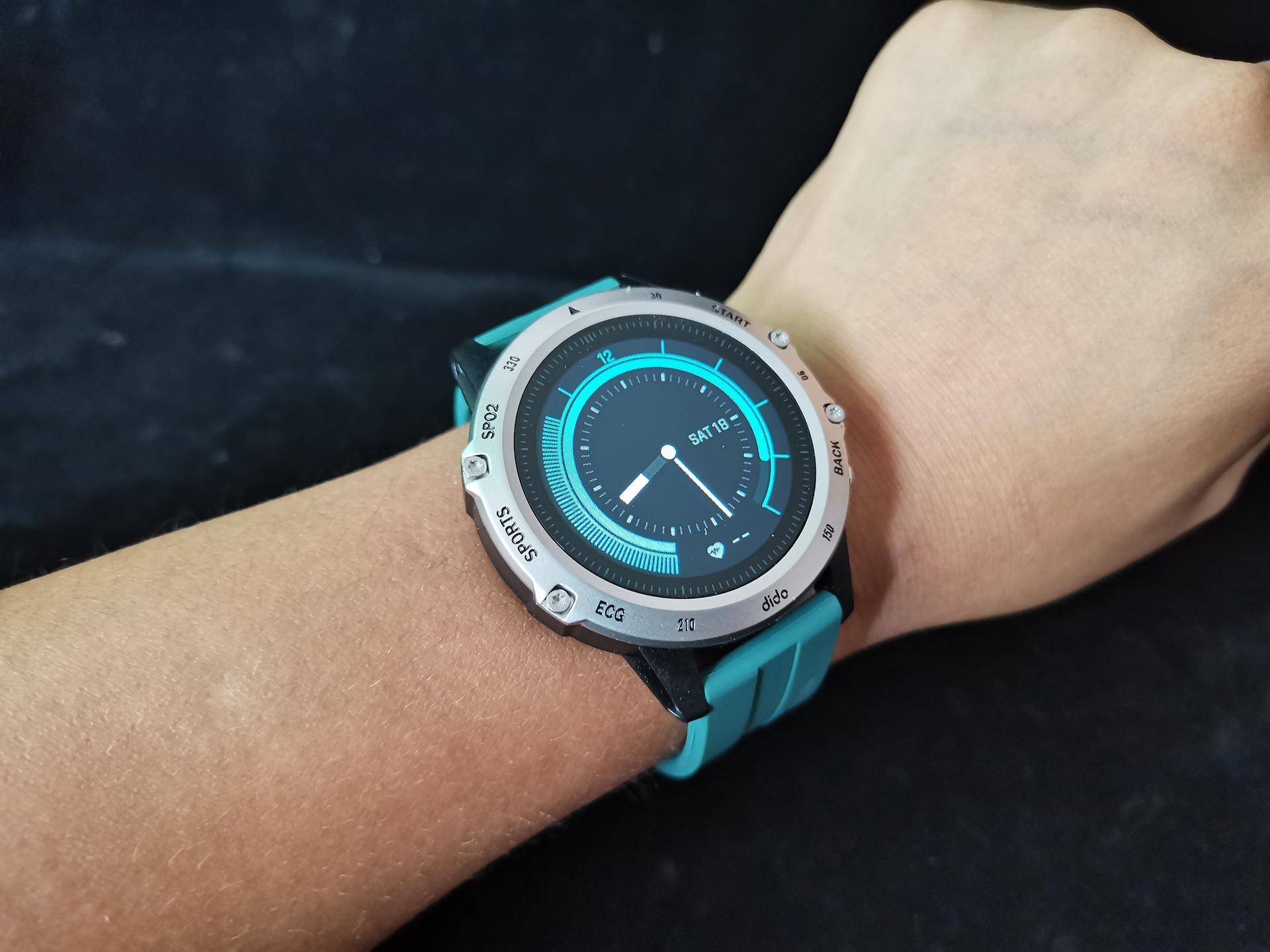 dido E8 sports smart watch to monitor your health - iMedia