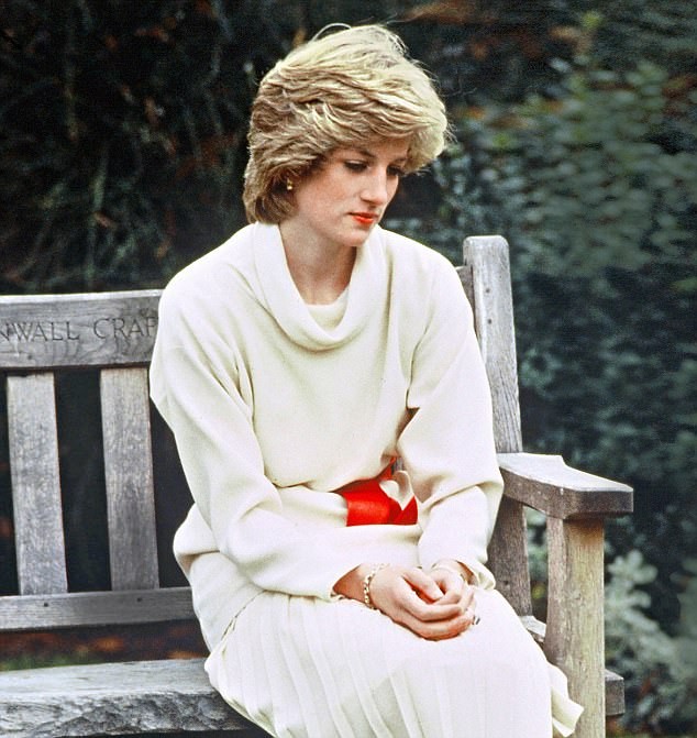 Charles understands women: helping Camilla carry shoes regardless of ...