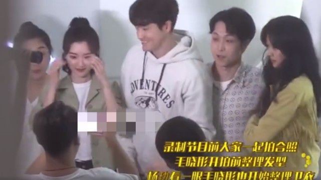 Yang Yue and Mao Xiaotong fit together very sweetly again, and look at each other intimately ...