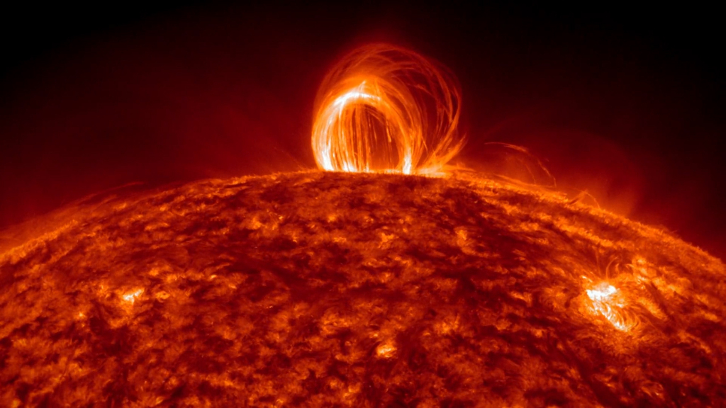 How big is the largest star in the known universe? - iNEWS