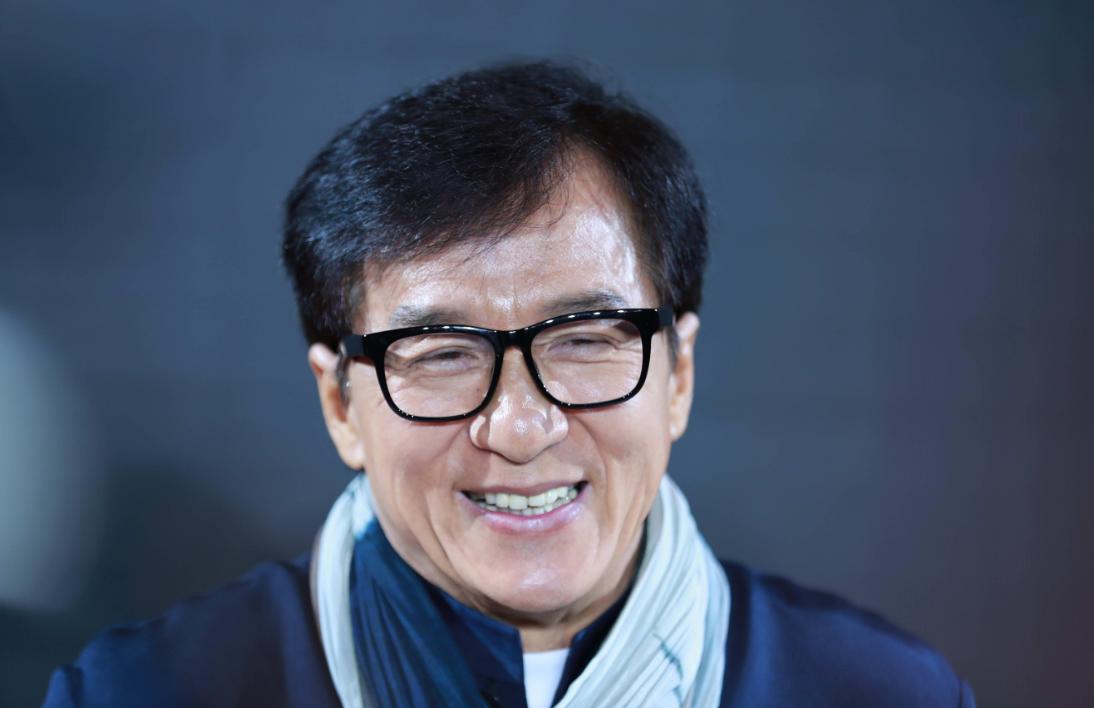 Jackie Chan: My collection is all tattered in front of Ma Weidu. Is it ...