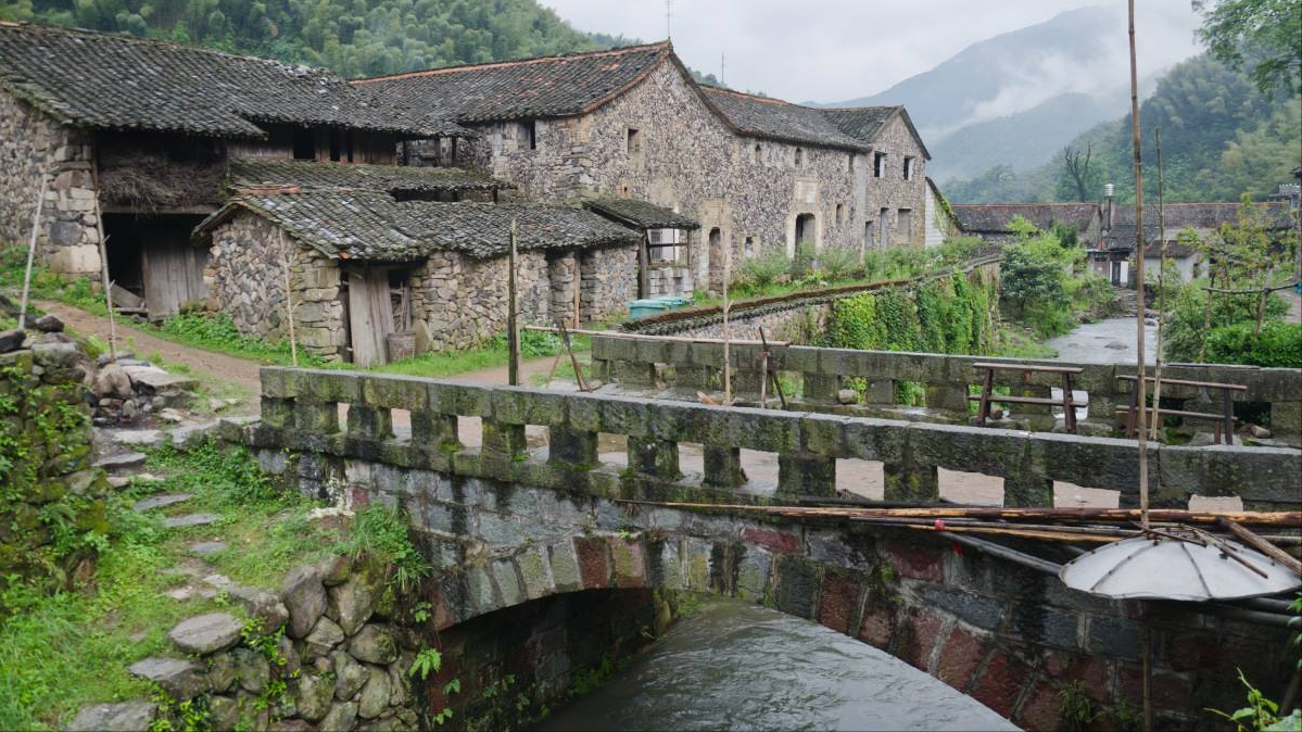 The stone village that I encountered by mistake is more than 600 years ...