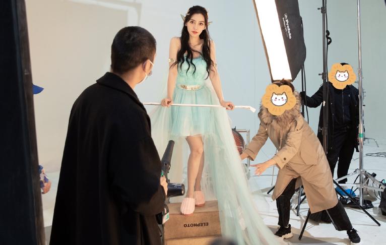32-year-old Yang Ying Elf modeling exposure, wearing cotton slippers ...