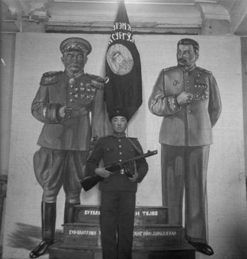 In 1935, Mongolian Prime Minister Gendeng slapped Stalin and smashed ...