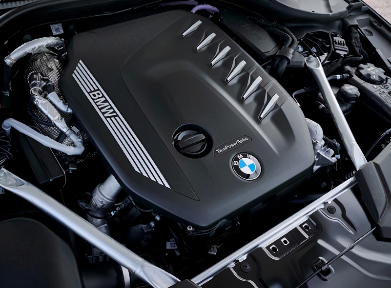 The stunning exposure of the new BMW 5 Series crossover, equipped with ...