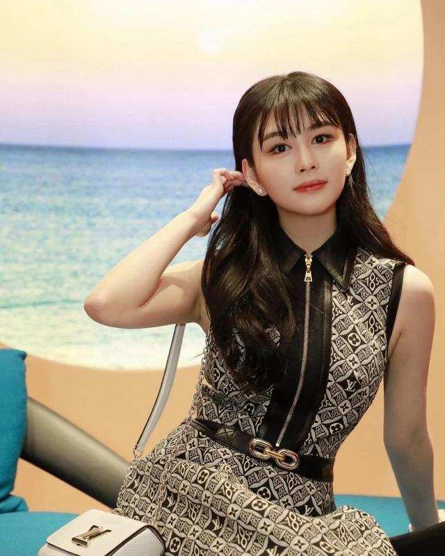 53-year-old Qiu Shuzhen celebrates her 20-year-old daughter's birthday ...