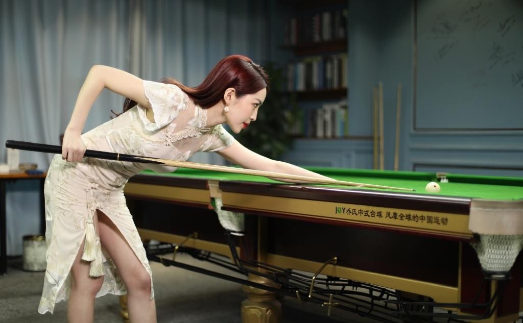 Wang Zhongyao deserves to be the "most beautiful referee", wearing a ...