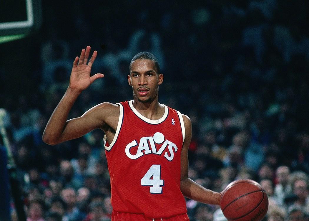 The rookie entered the peak, the offensive and defensive point guard ...