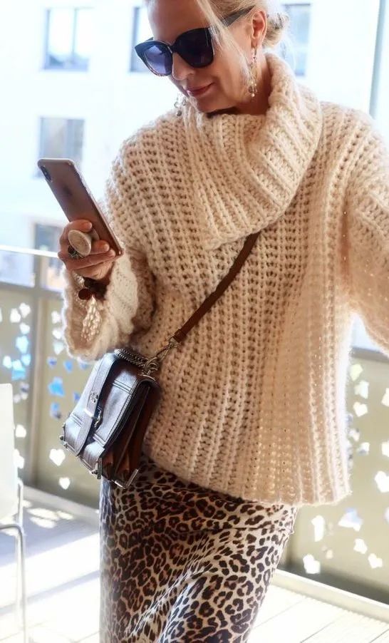 Use jewelry to enhance the fashion of sweaters. Have you gotten these 5 ...
