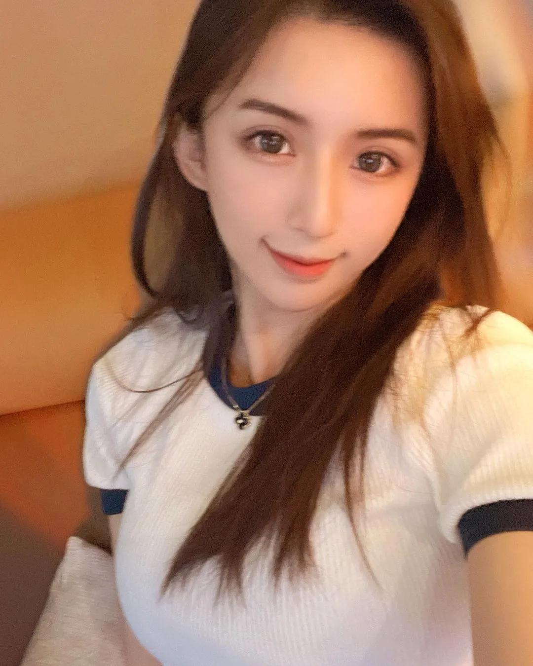 Ashley Cheung, the model, the skin is like fat, the face is like white ...