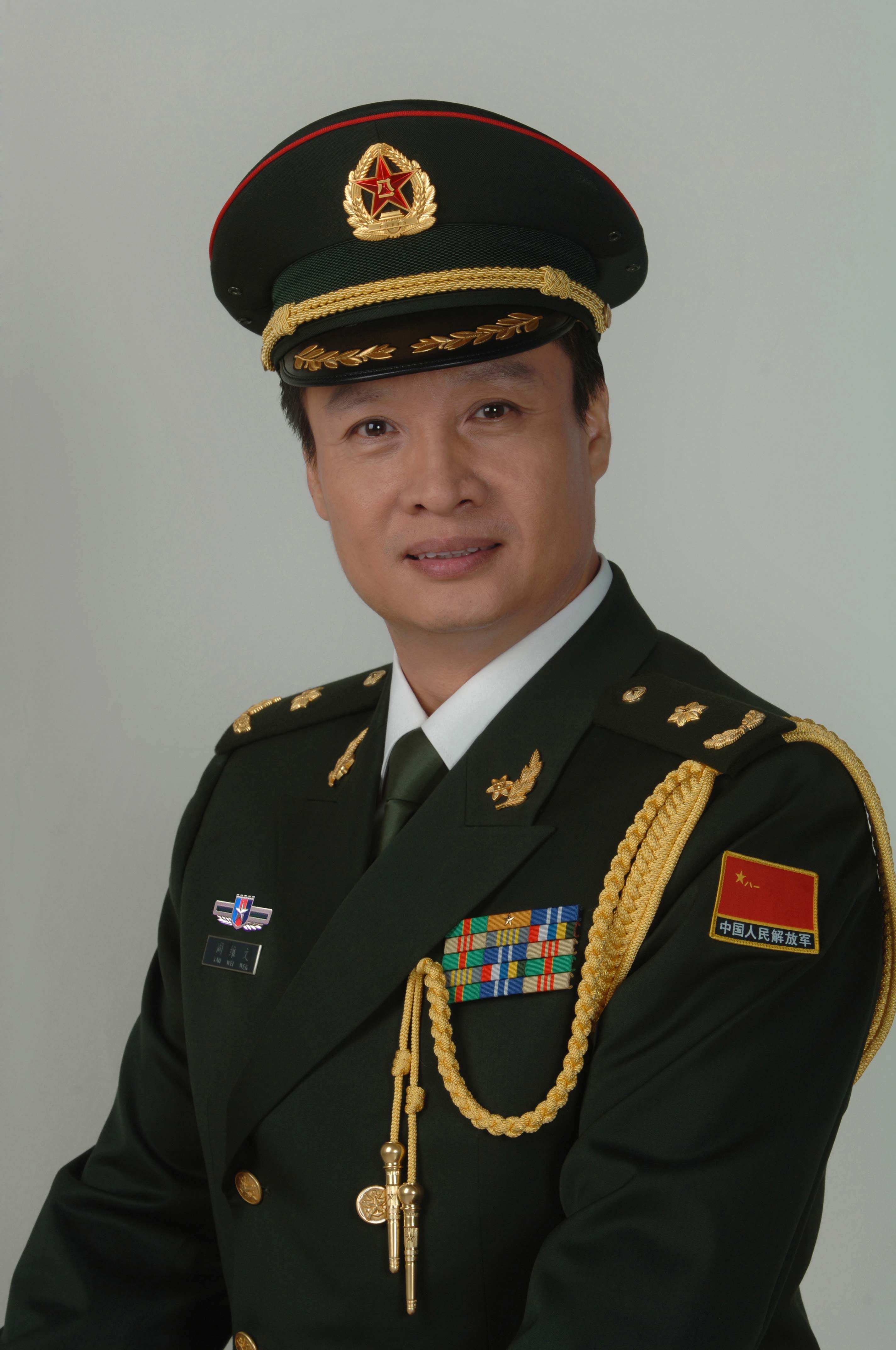 Military singer Yan Weiwen: Retired when he was popular, spent 15 years ...