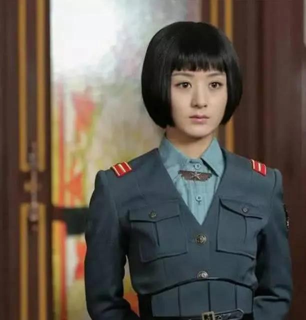 Zhao Liying wears military uniforms, some are heroic, some are cute and ...