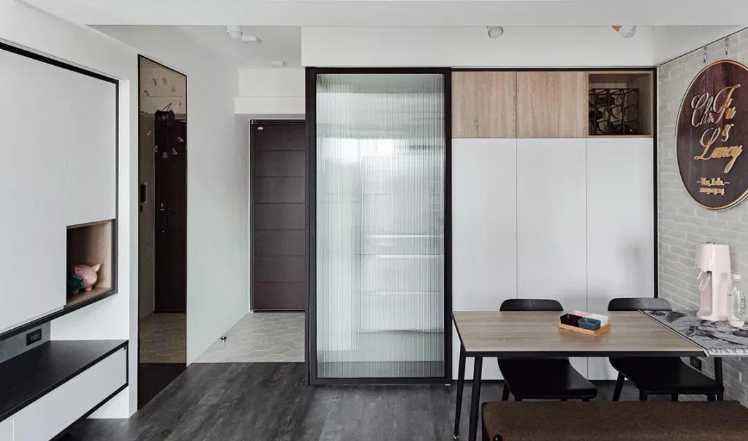 The 83-square-meter small apartment abandons the sofa wall and turns ...