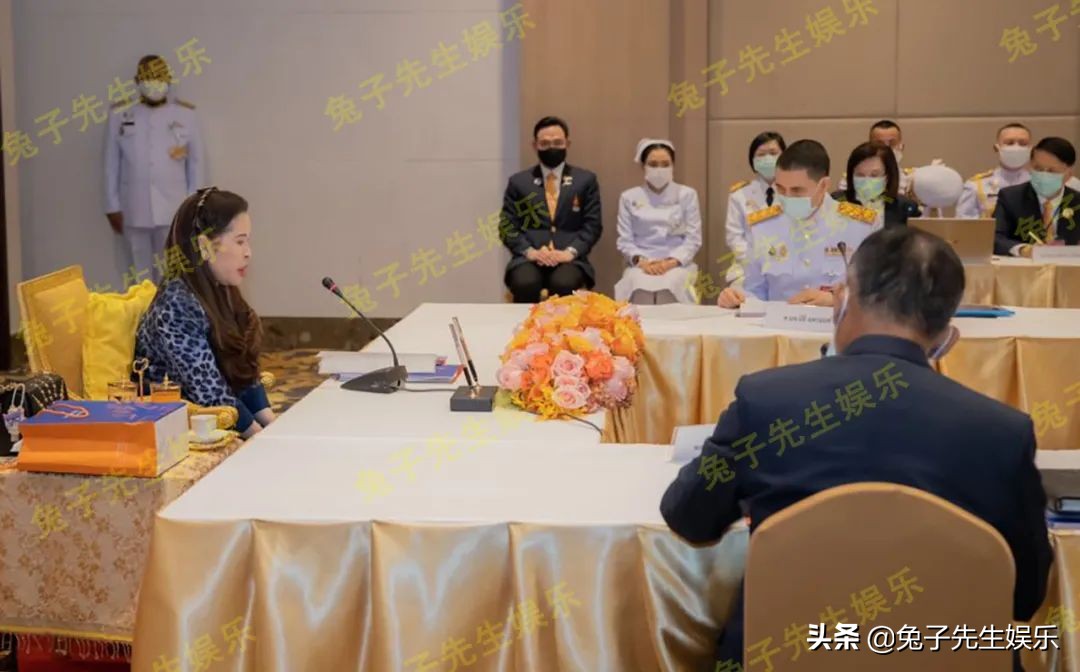 The Thai princess is paralyzed and honorable. She has style in official ...