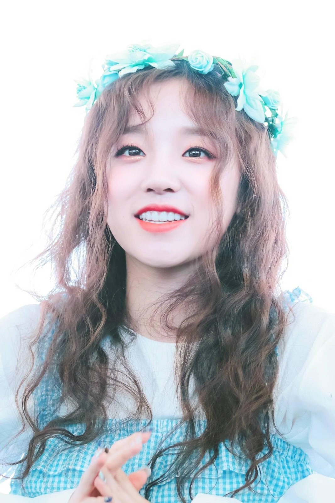 Song Yuqi recently returned to his alma mater to be photographed and ...