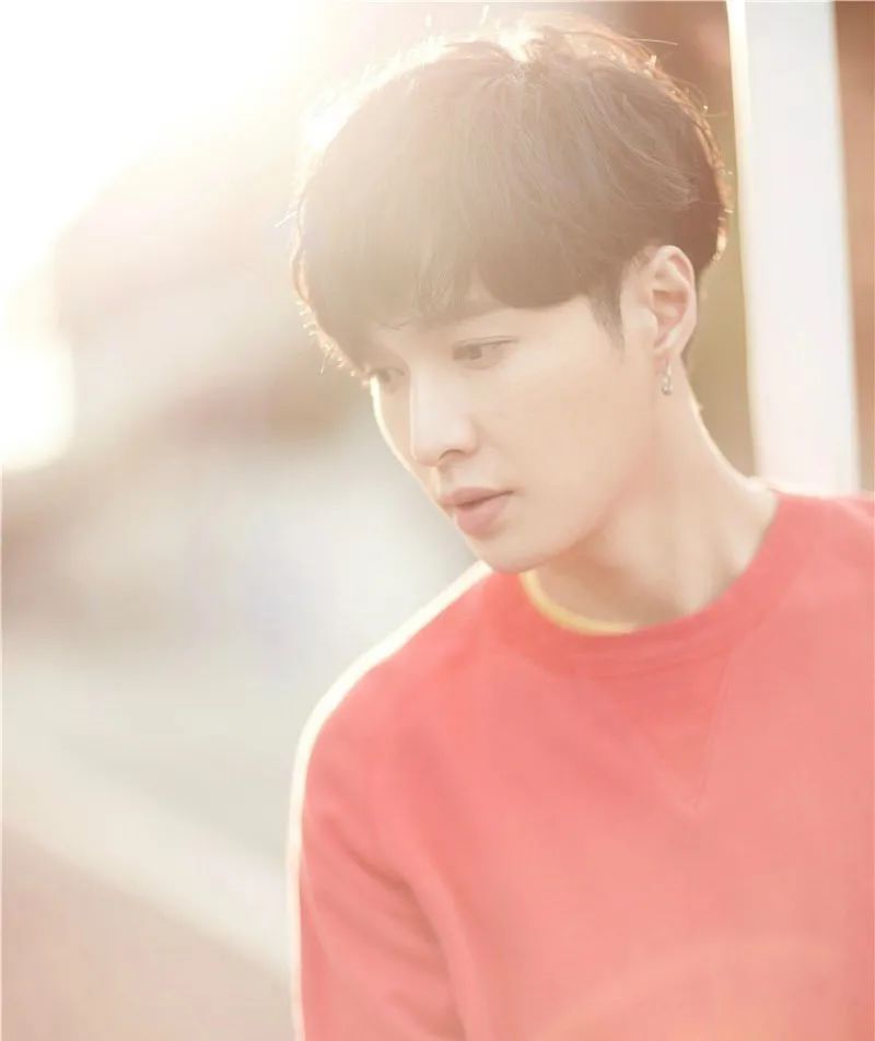 Little gossip, Guan Xiaotong, Huang Bo, Zhang Yixing, Li Tong - iNEWS