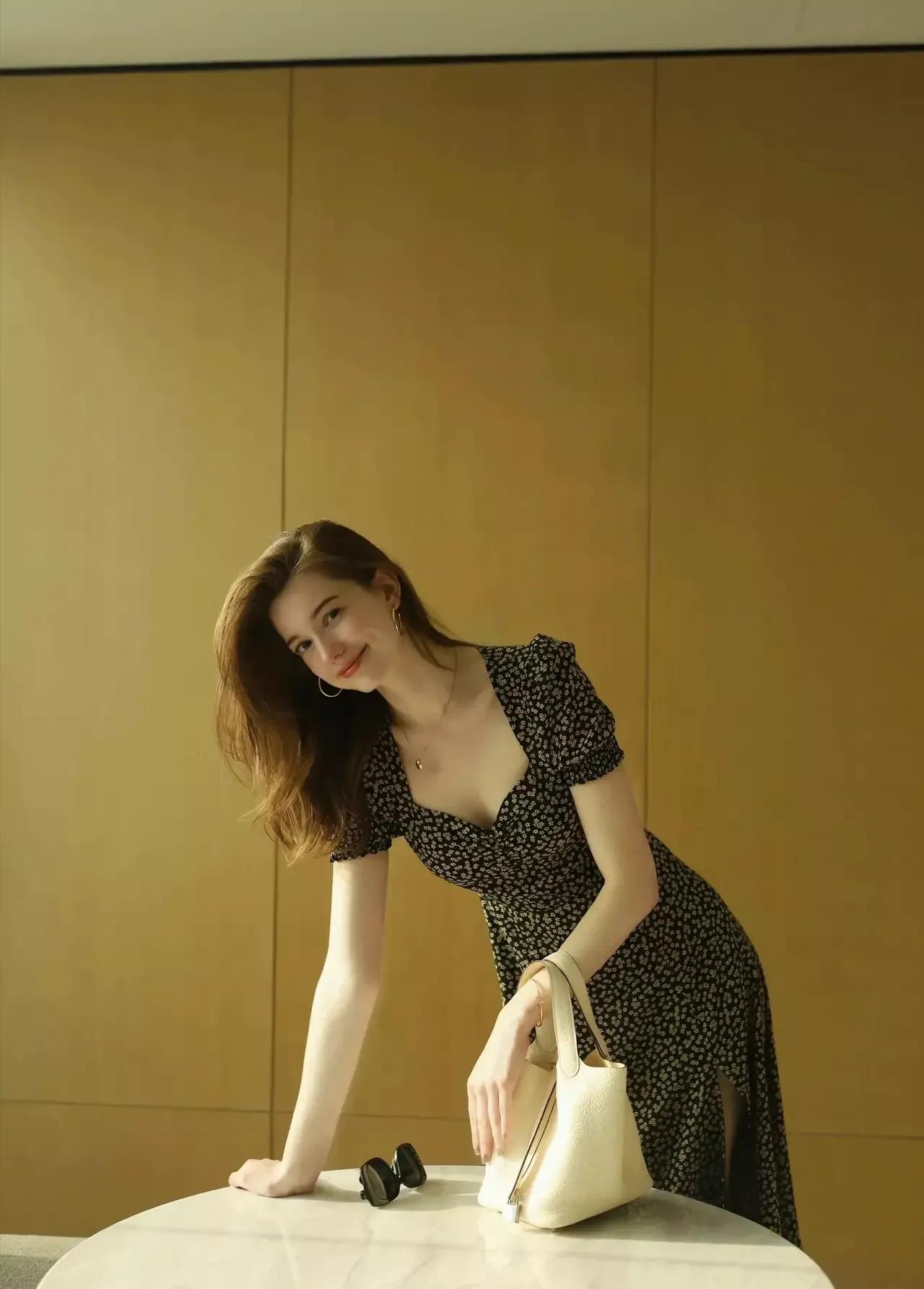 Belarusian girl's exquisite features, sweet smile - iNEWS