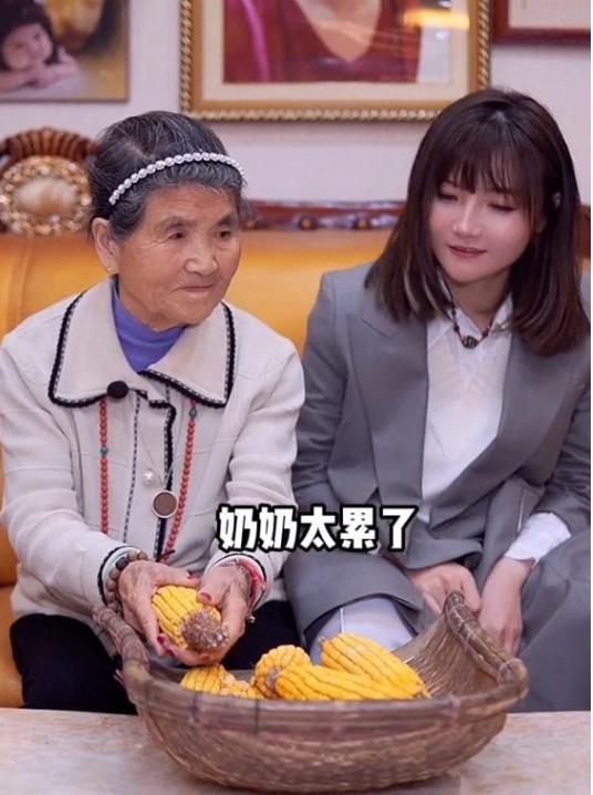 Huang Shengyi's live broadcast angered fans at 80-year-old mother-in ...