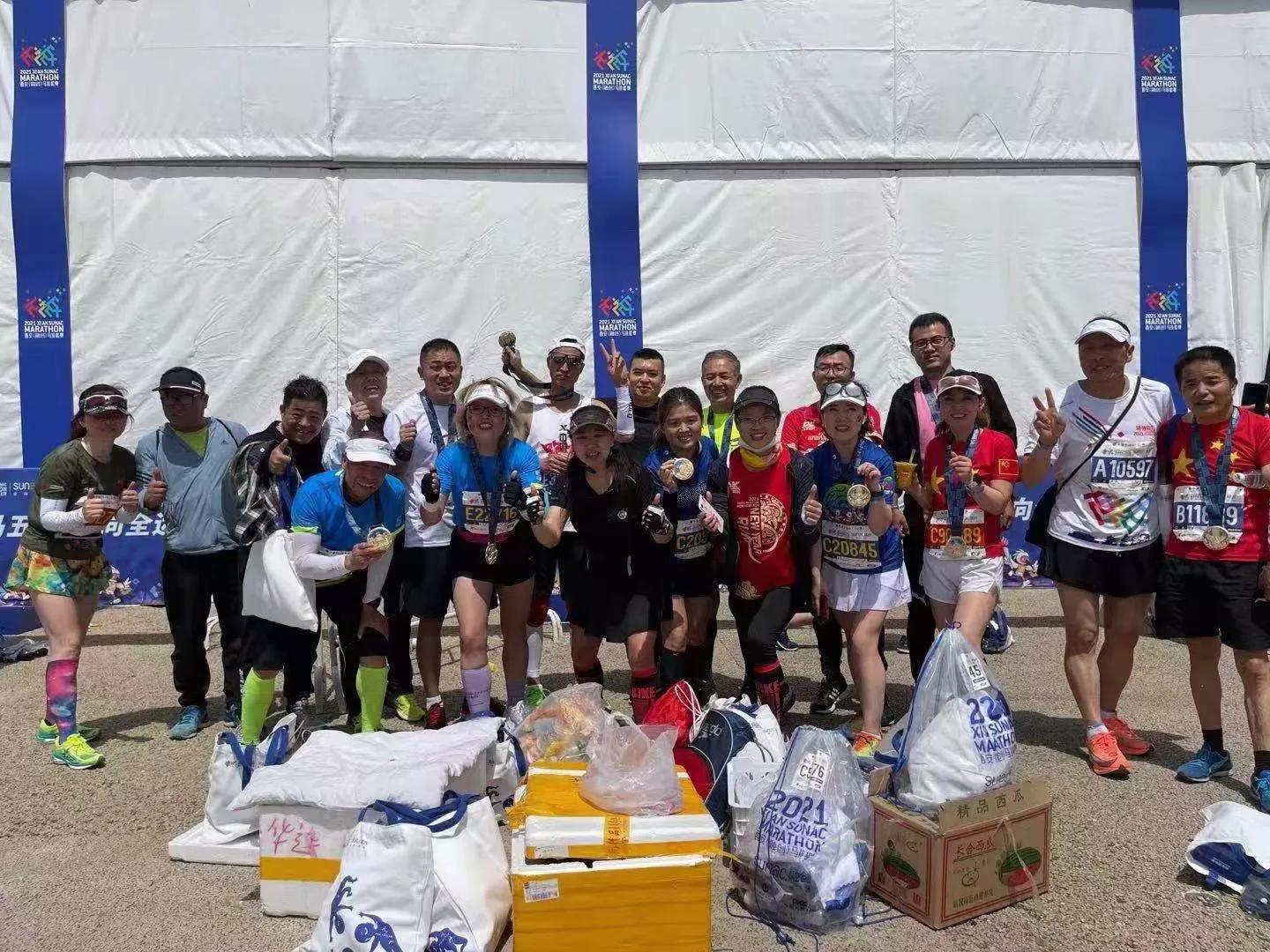 Xi'an beauty Li Jing Yang Mingqiong participated in today's marathon ...