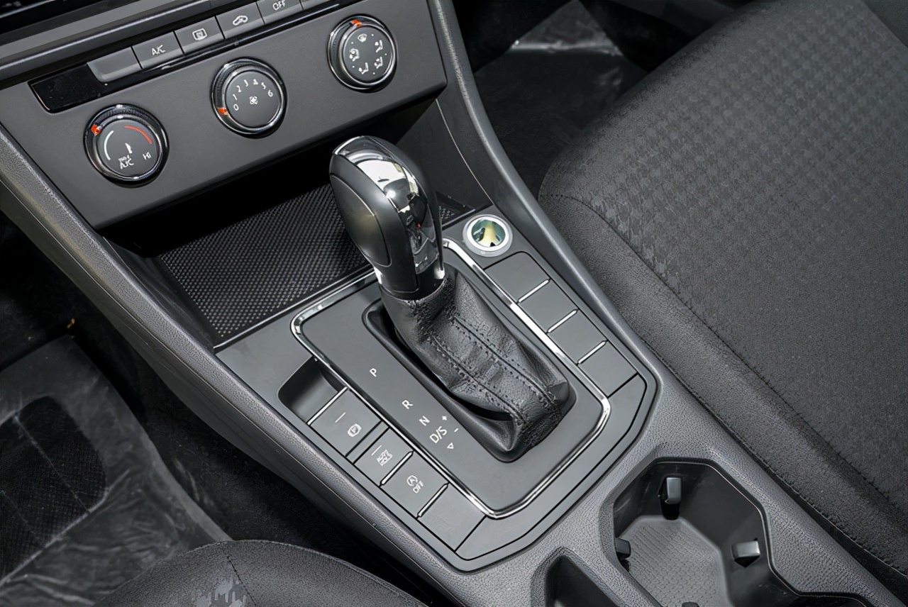 Does DSG cost less than AT?Why does the public use Aisin 6AT for the low-end and DSG for the mid ...